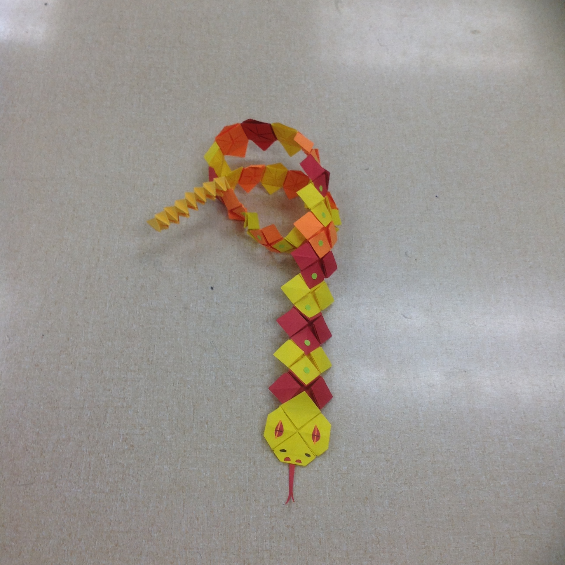 How to Fold An Articulated Origami Snake – Detective Gluck