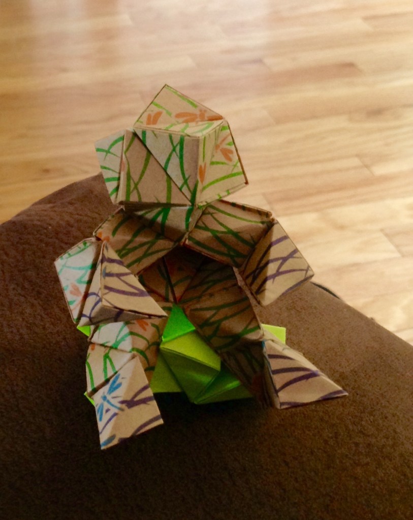 Modular Origami Constructions – Detective Gluck