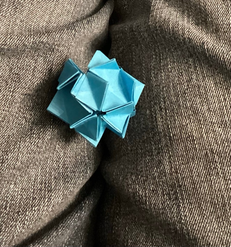 How to Fold An Articulated Origami Snake – Detective Gluck